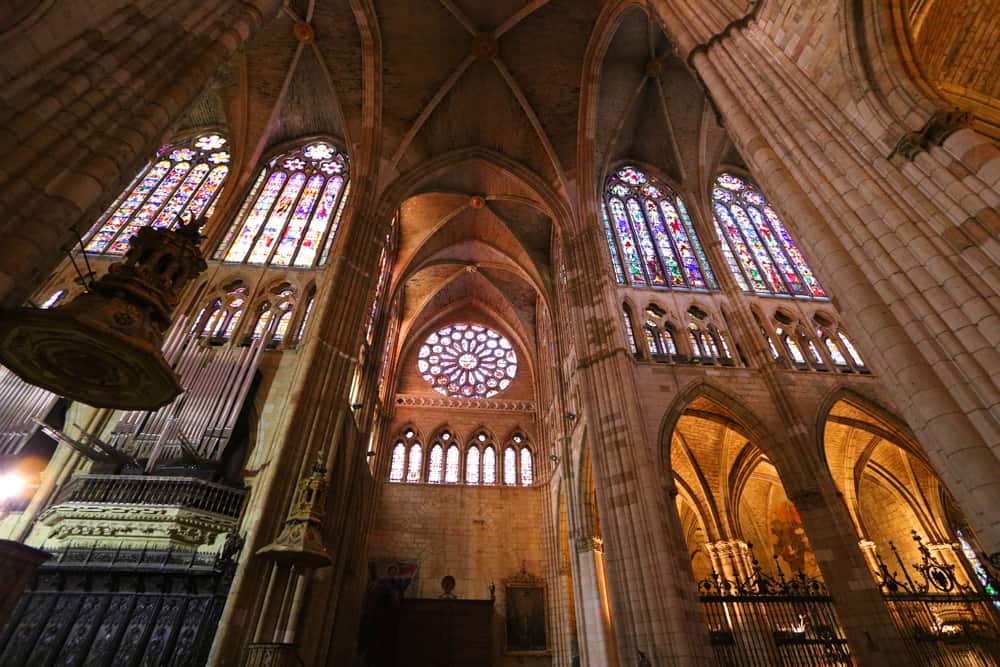 The Incredible Stained Glass of León Cathedral (Spain)