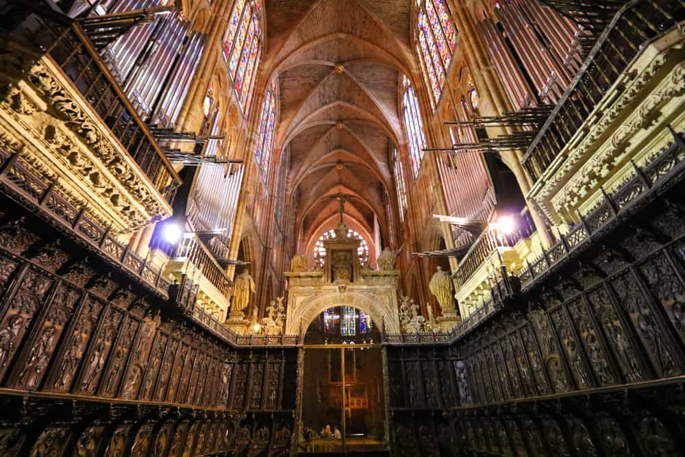 The Incredible Stained Glass of León Cathedral (Spain)